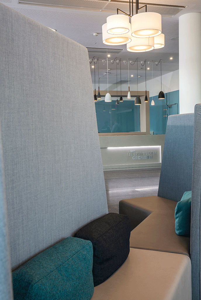 Foyer Uniklinik Freiburg - Zeitraum Sustainable Contract Furniture