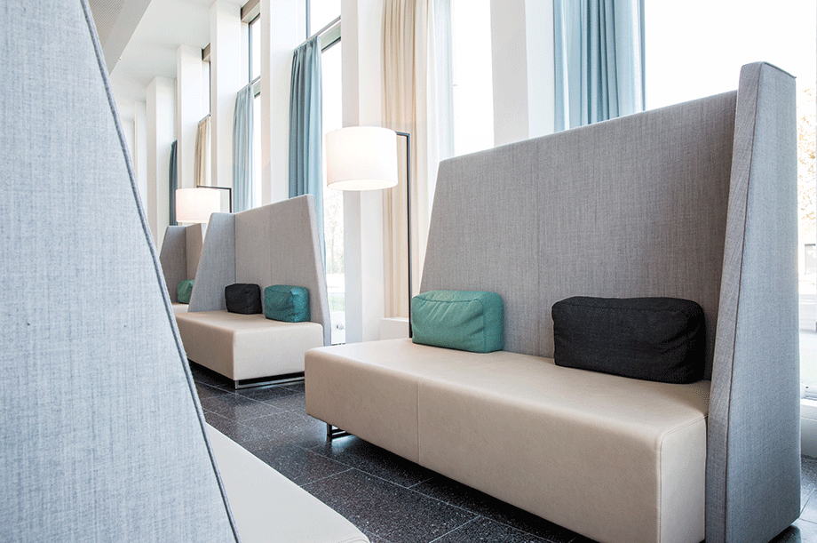 Foyer Uniklinik Freiburg - Zeitraum Sustainable Contract Furniture